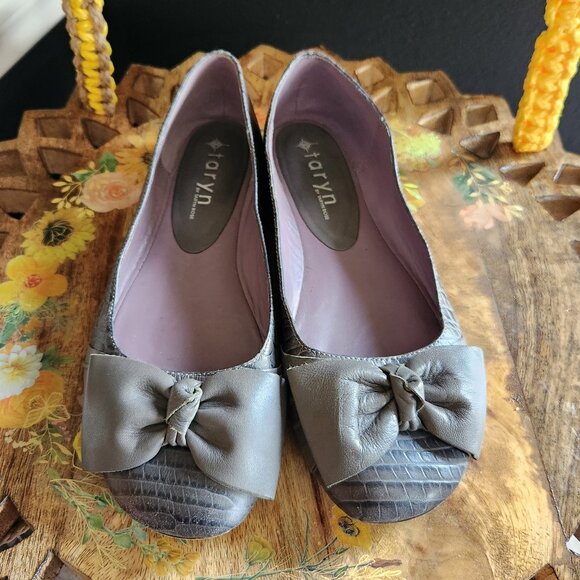 Taryn Rose | Shoes | Taryn Rose Flats With Gator Skin Design Lilac ...